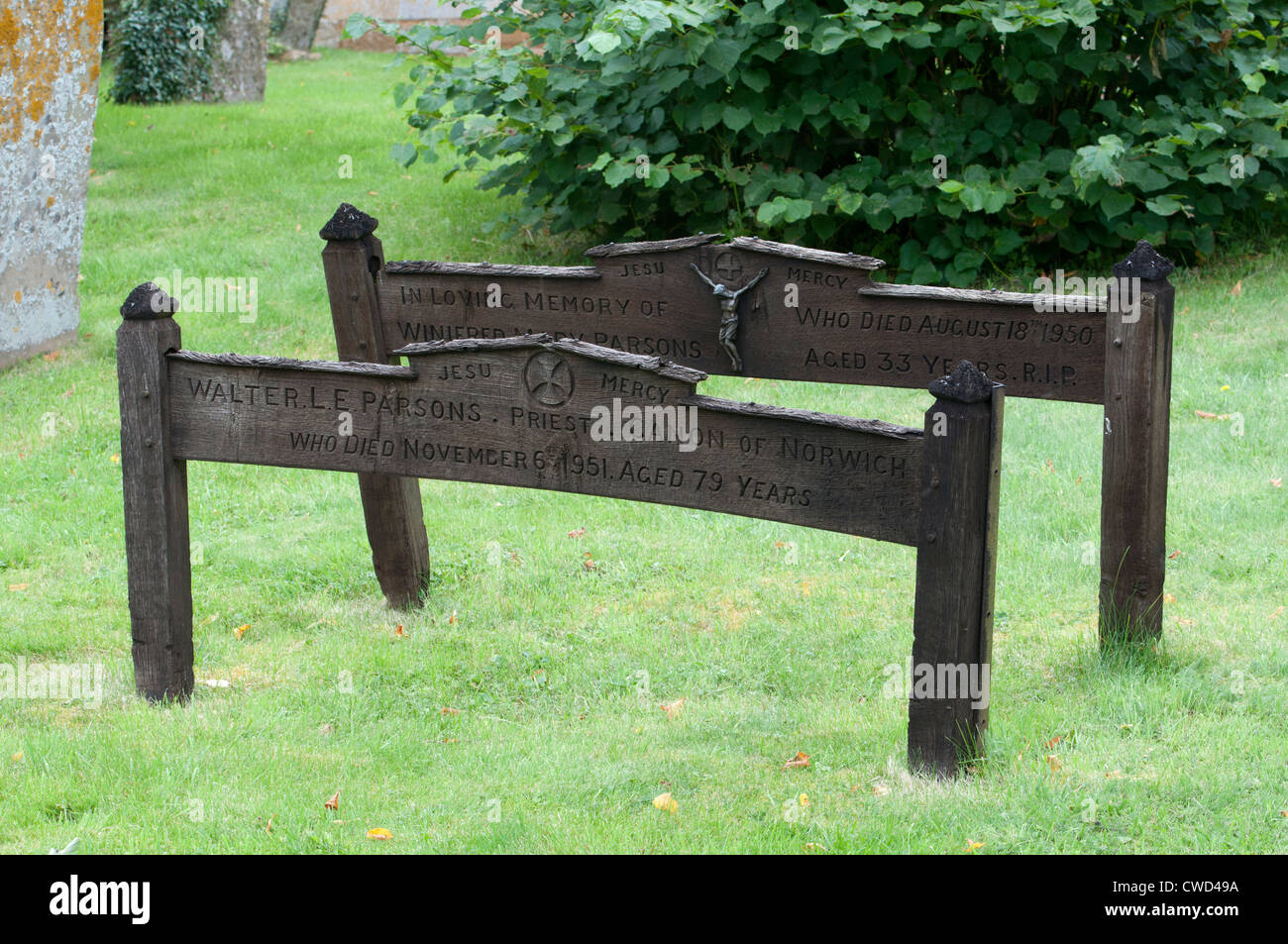 Two wooden grave markers hi-res stock photography and images - Alamy